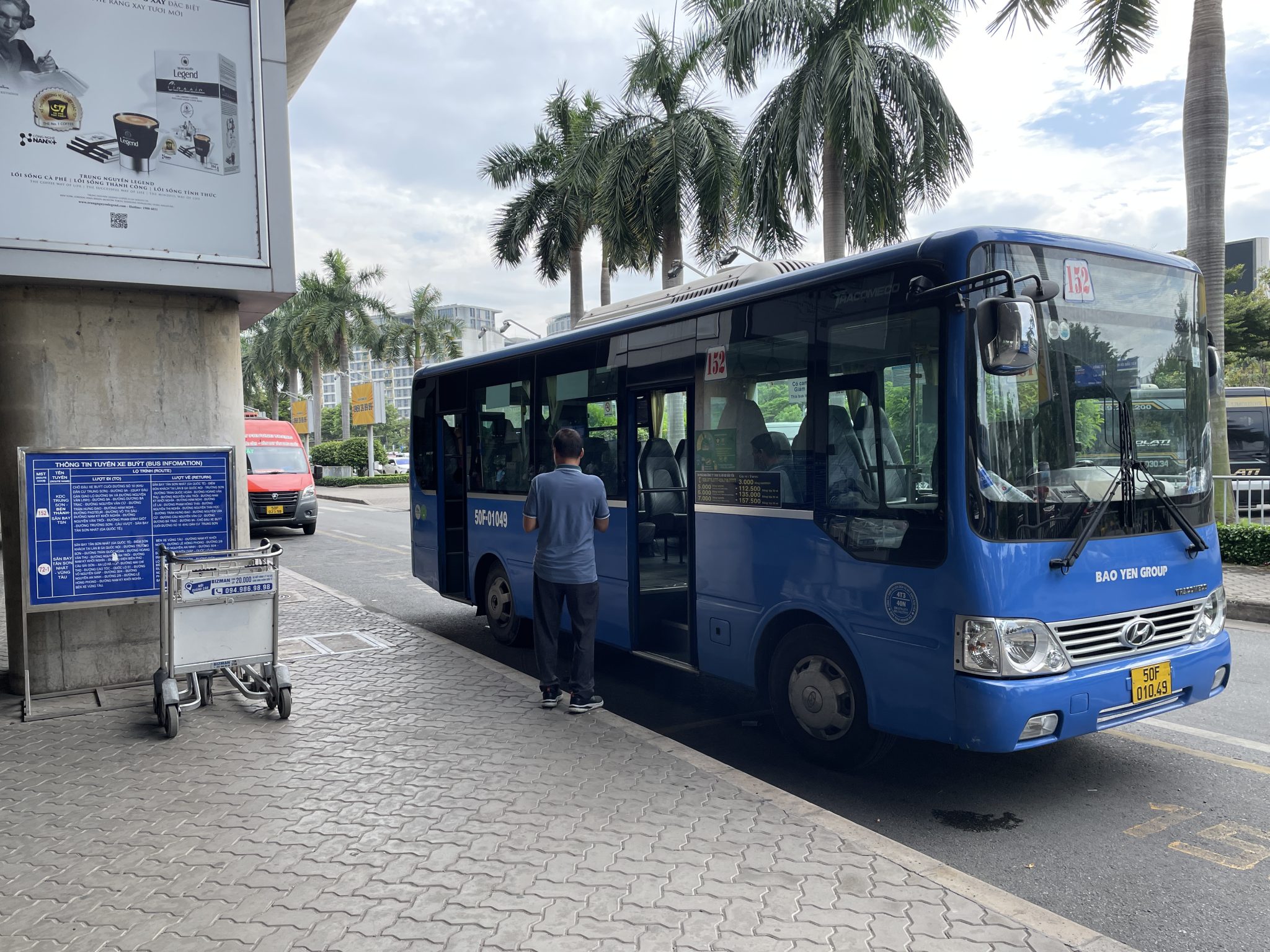 Cheapest way to get from Ho Chi Minh City Airport to District 1 by Bus ...