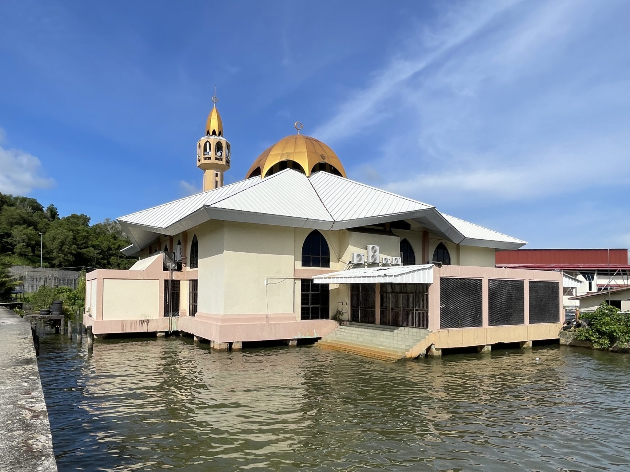 6 Best Mosques to Visit in Brunei - CARRY ON ONLY