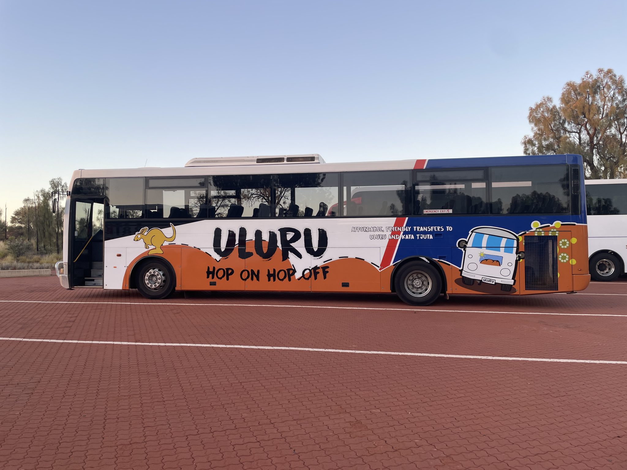 How to Visit Uluru on a Budget - CARRY ON ONLY